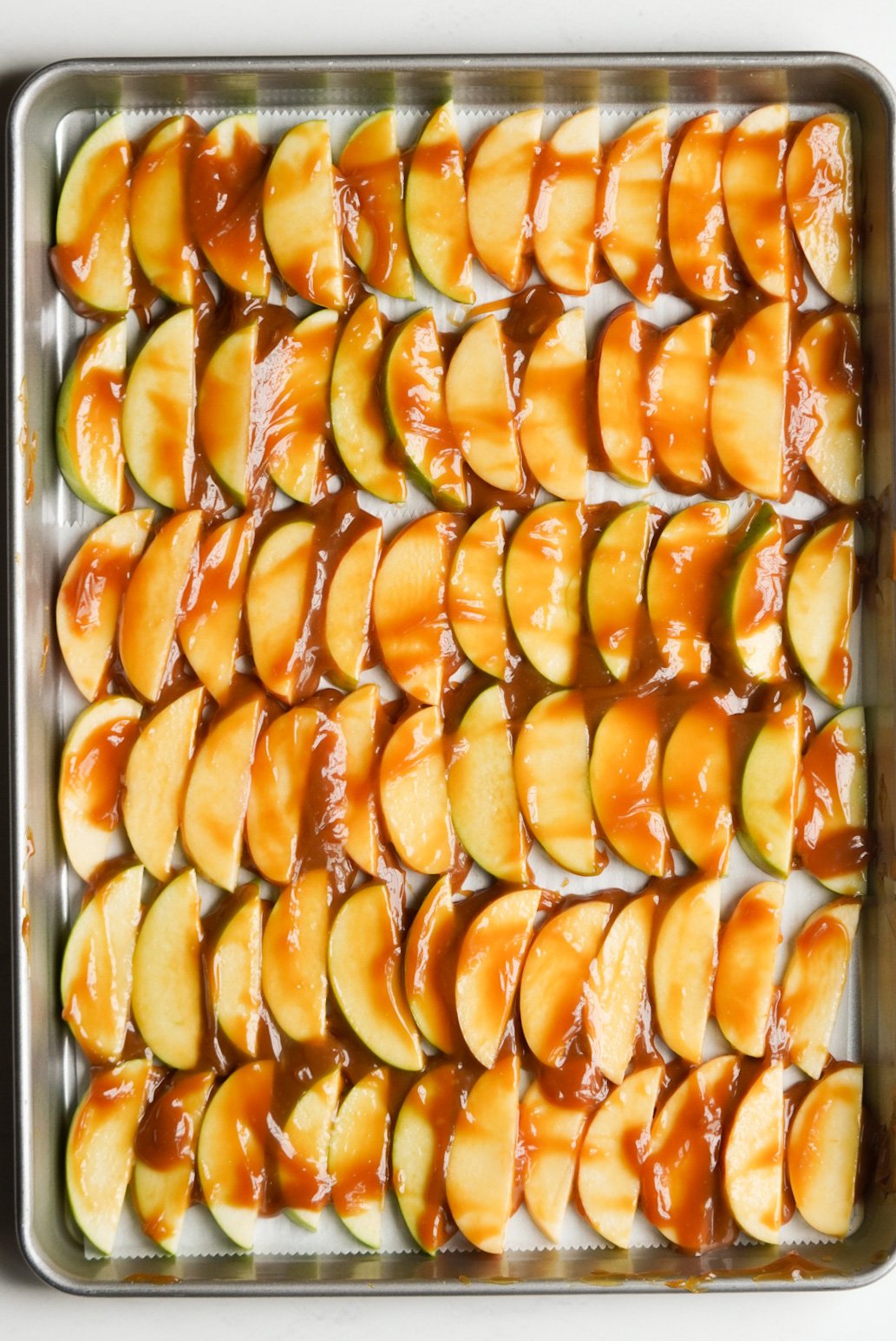 Easy Sheet Pan Caramel Apples (Slices) - Wellness by Kay